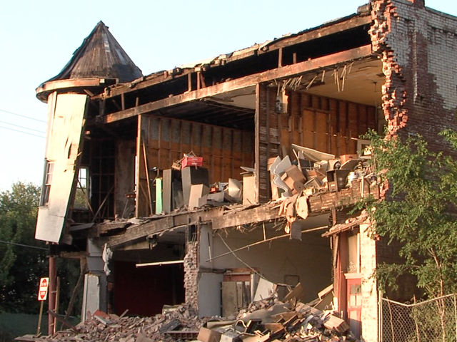 Crews begin demolishing partially collapsed building in KCMO - KSHB.com ...