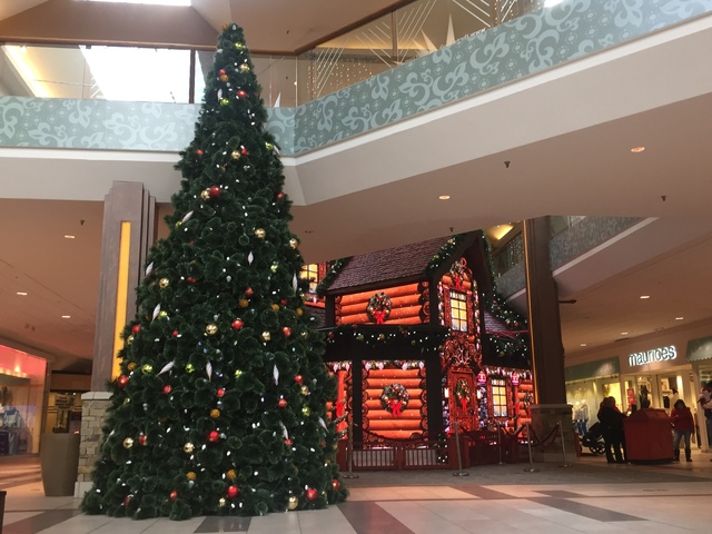 Behind the scenes at Oak Park Mall during holiday season - KSHB.com 41 ...