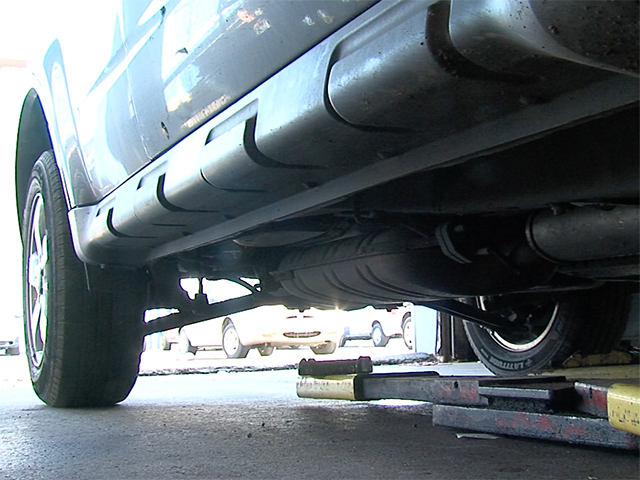 Experts warn topping off gas tank costs more in long run - KSHB.com 41 ...