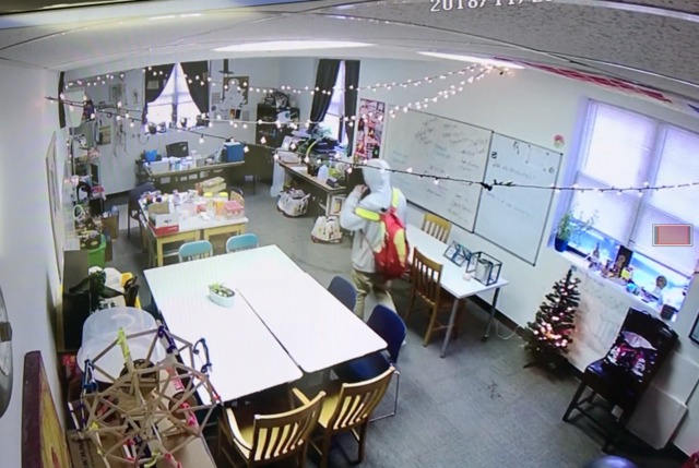 Thief tries to blend in with students to steal from Kansas City school ...